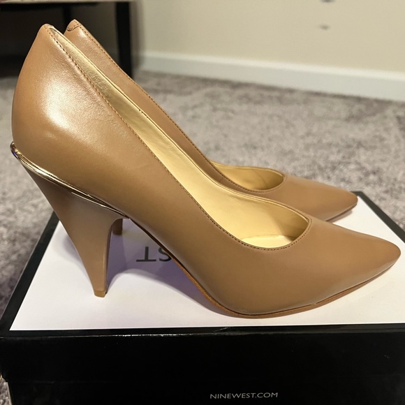 Nine West | Shoes | Nine West Tan And Gold Size 9 Heels | Poshmark